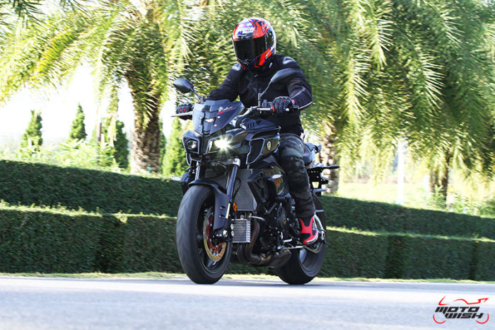 รีวิว Yamaha MT-10 Super Naked Transformers แรงส์ หลุด ทะลุจอ - MOTOWISH