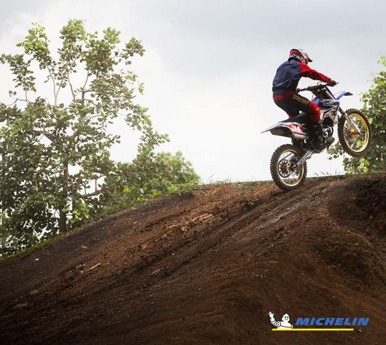 รีวิวเร้าใจสไตส์ “บังฮีม” นักแข่งมืออาชีพกับ Michelin Starcross 5 ที่สุดของยางแห่งวงการโมโตครอส ...