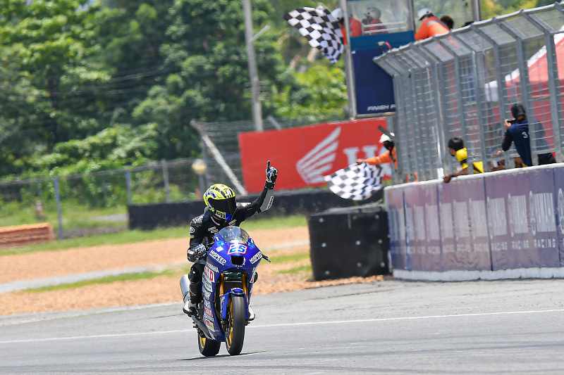 ใครก็ได้หยุดเขาที “ฐิติพงศ์” ฝ่าฝนคว้าชัย OR BRIC Superbike 3สนามติด “นครินทร์” เบิ้ลแชมป์ ซู ...