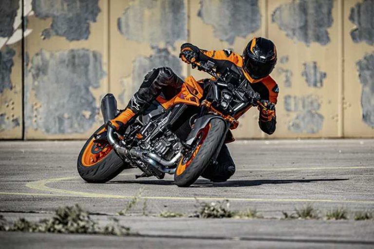 2024 KTM 990 Duke มาตรฐานใหม่ของเครื่องยนต์ LC8c สูบคู่ - MOTOWISH